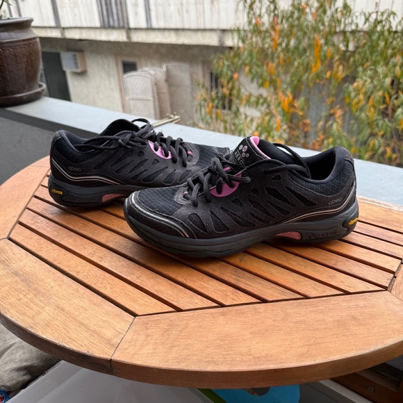 Vibram | Shoes | Vibram Azeleh Abeo Aero Breast Cancer Awareness Womens ...